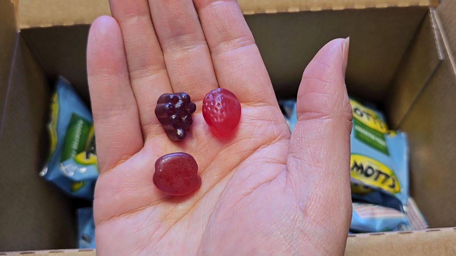 Are Mott’s Gummies Vegan? - Can You Safely Enjoy Them - The Thriving Vegan